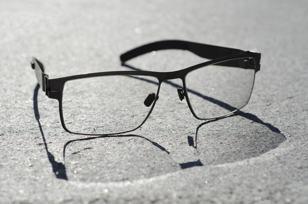 Are Rimless Glasses the Ultimate Pick for a Minimalist Look? – Lux Frames